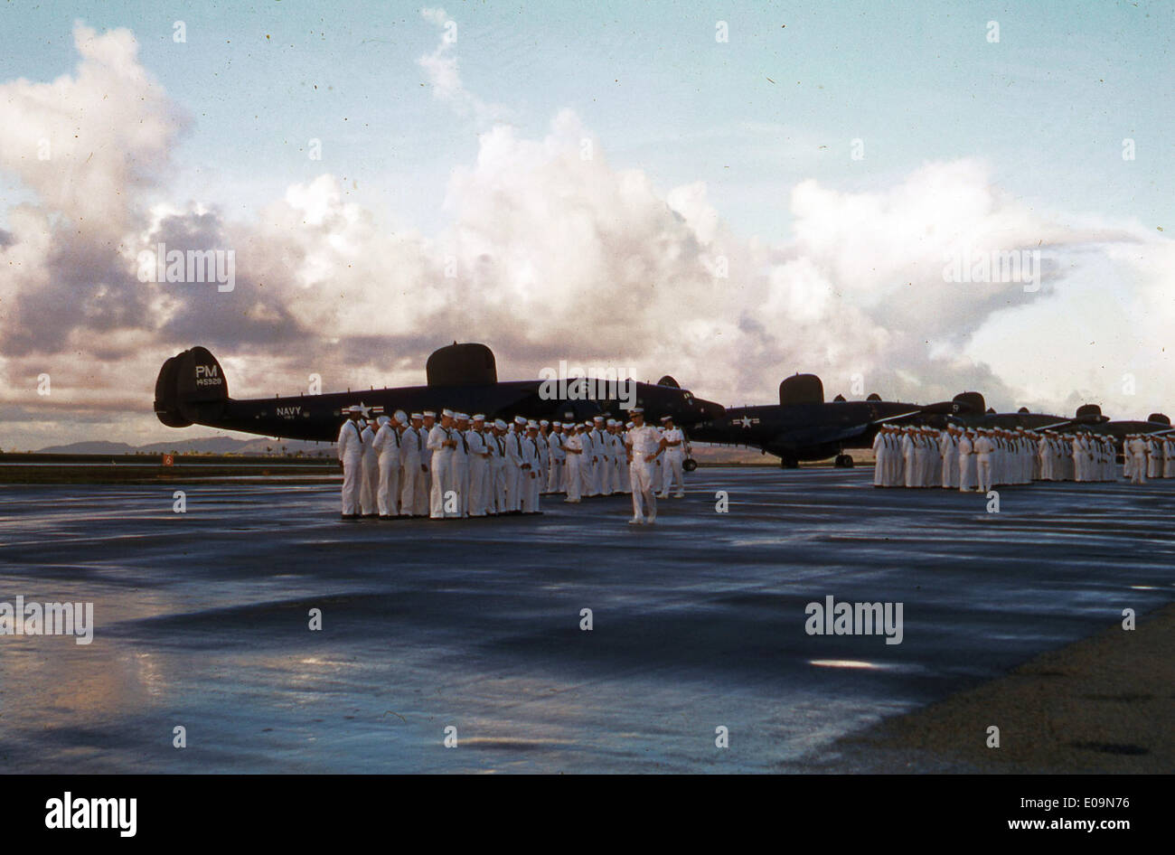 Wv 2 navy hi-res stock photography and images - Alamy
