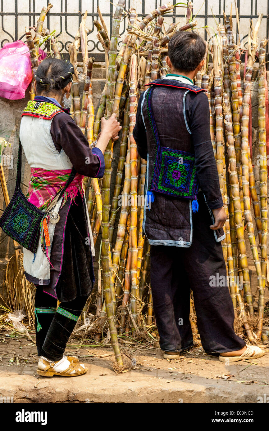 Hmong man in traditional costume hi-res stock photography and images ...