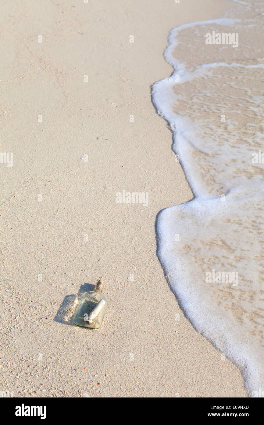 Message in a bottle beach hi-res stock photography and images - Alamy