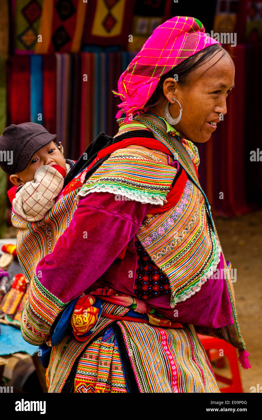 Flower Hmong Woman and Baby At The Sunday Market In Bac Ha, Lao Cai ...