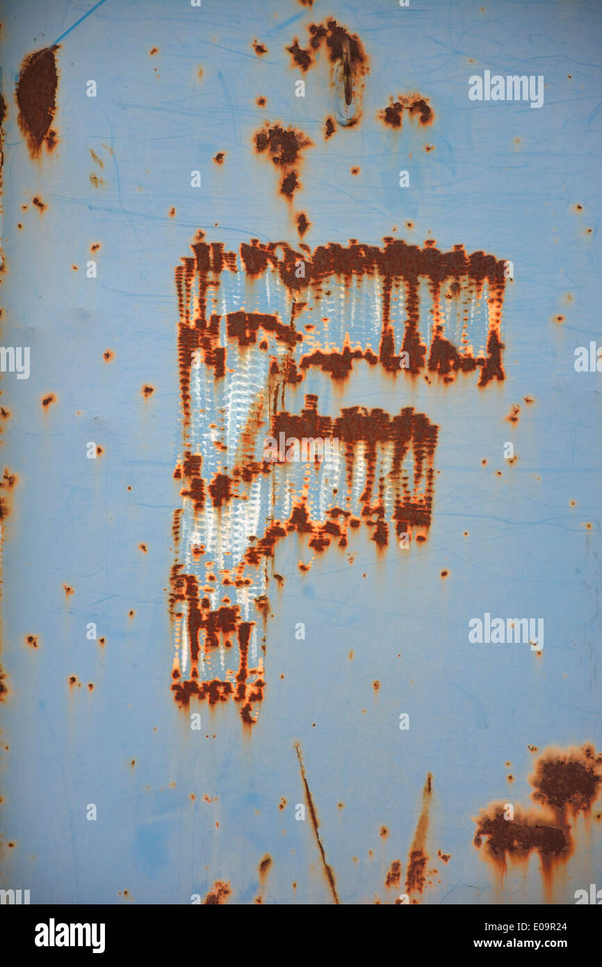 Letter F rusty and scratched on grey metal Stock Photo - Alamy