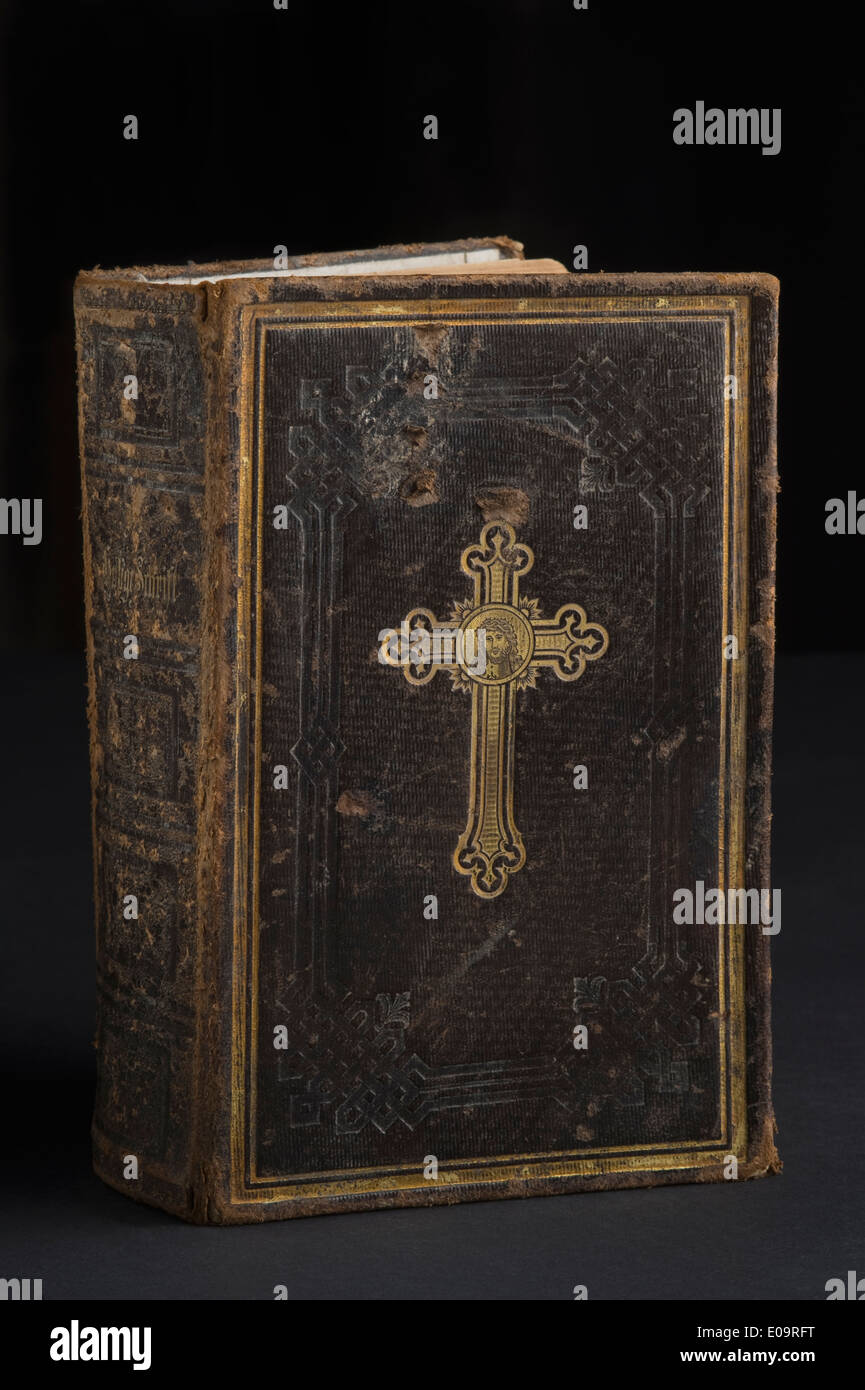 Antique bible hi-res stock photography and images - Alamy