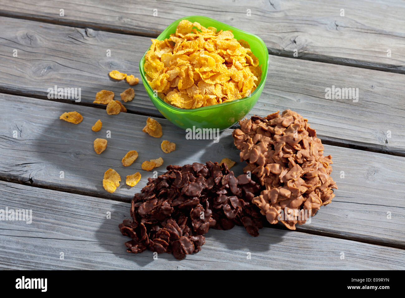 Pile cornflakes hi-res stock photography and images - Alamy