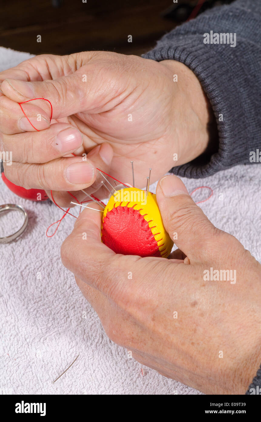 Sewing handcrafted hi-res stock photography and images - Alamy