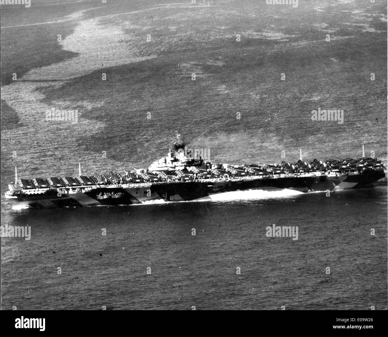 Essex class aircraft carrier 1945 hi-res stock photography and images ...