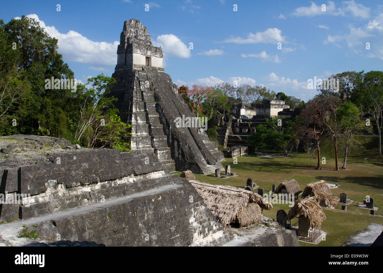 Tikal temple hi-res stock photography and images - Alamy