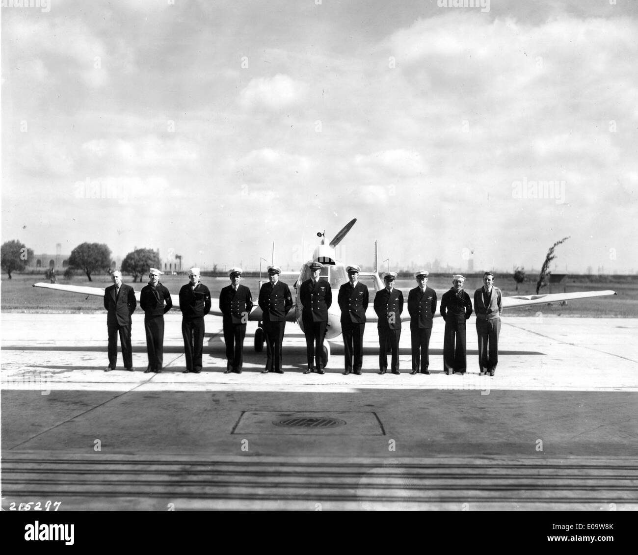 Historical aircraft group hi-res stock photography and images - Alamy