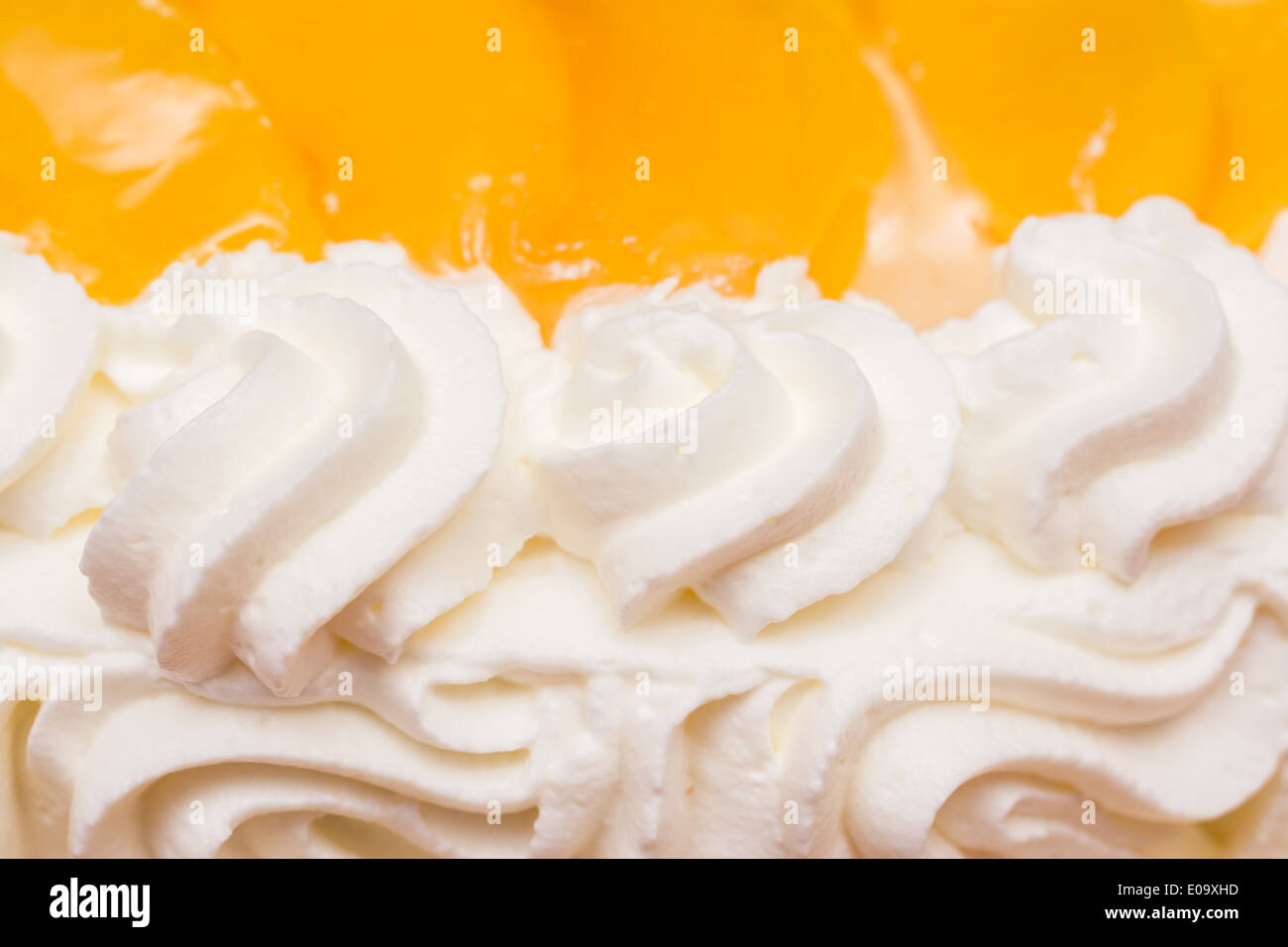 Cute cream cake hi-res stock photography and images - Alamy