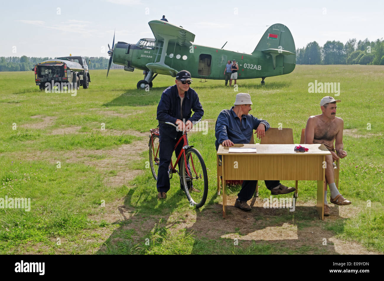 Aircraft fuel parachute hi-res stock photography and images - Alamy