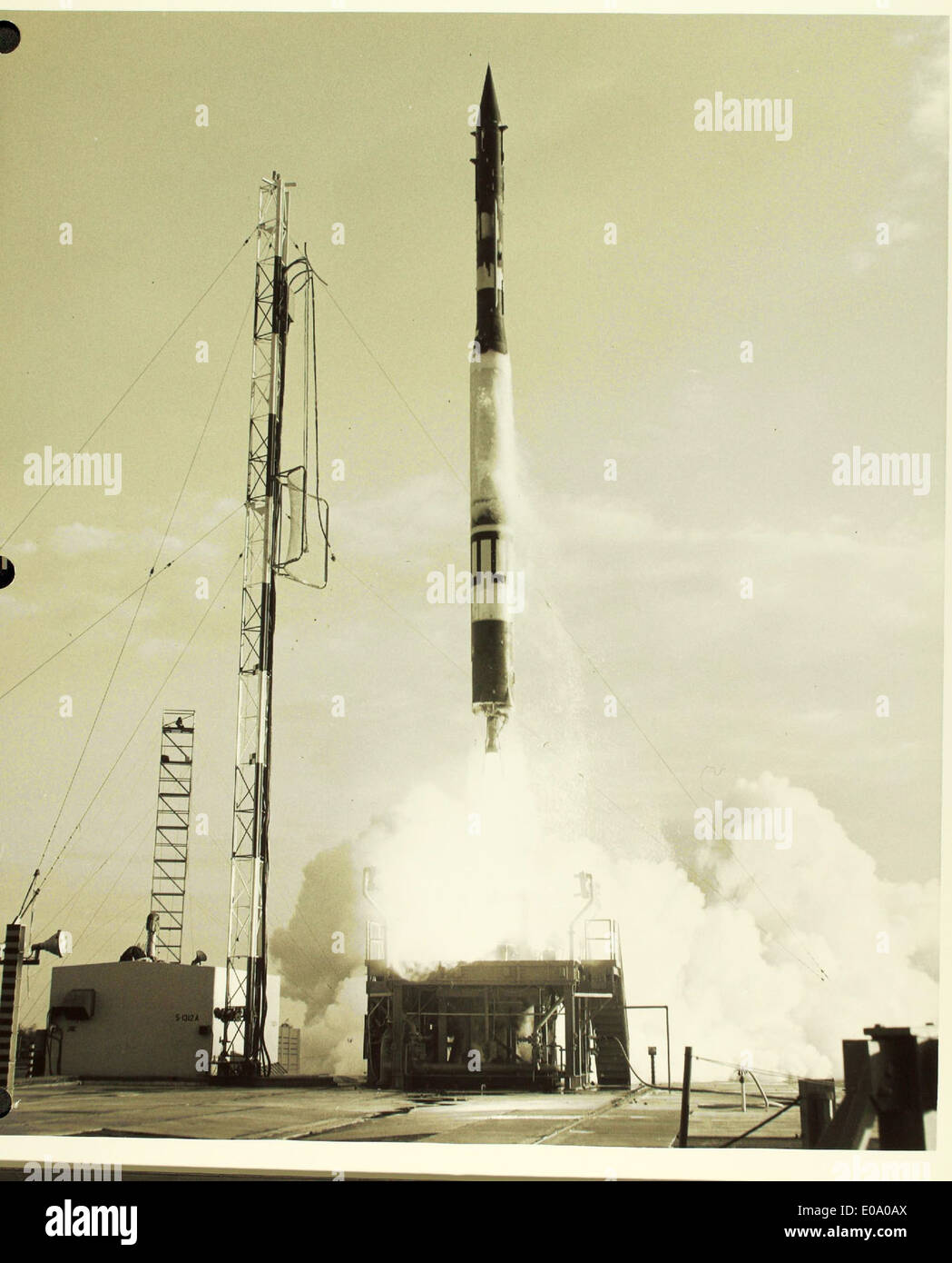 Vanguard rocket launched nasa hi-res stock photography and images - Alamy