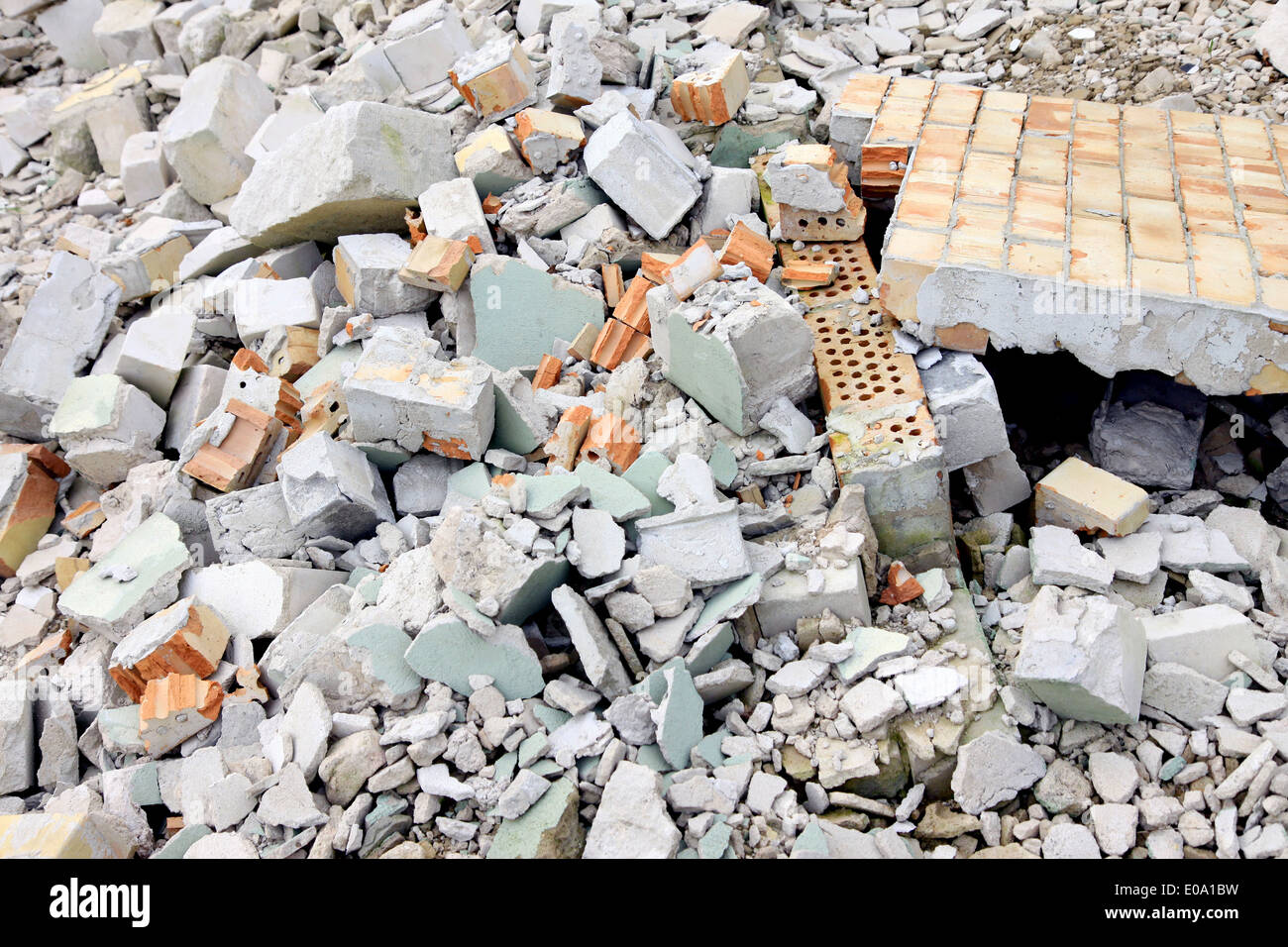 Pile of debris hi-res stock photography and images - Alamy