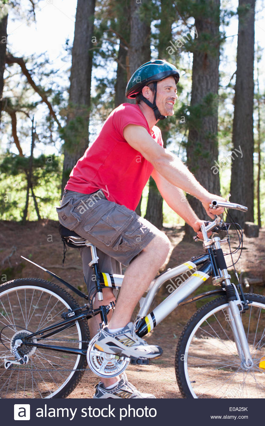 Man Drinking Water Mountain Biking Stock Photos & Man Drinking Water ...