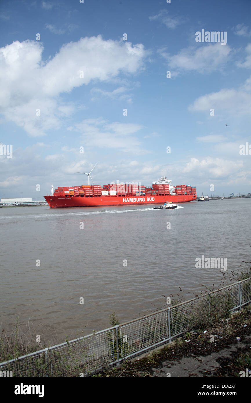 Paranagua Express Container Ship, approaching Tilbury Docks, East ...