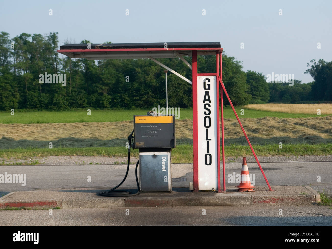 Gas station italy hi-res stock photography and images - Alamy