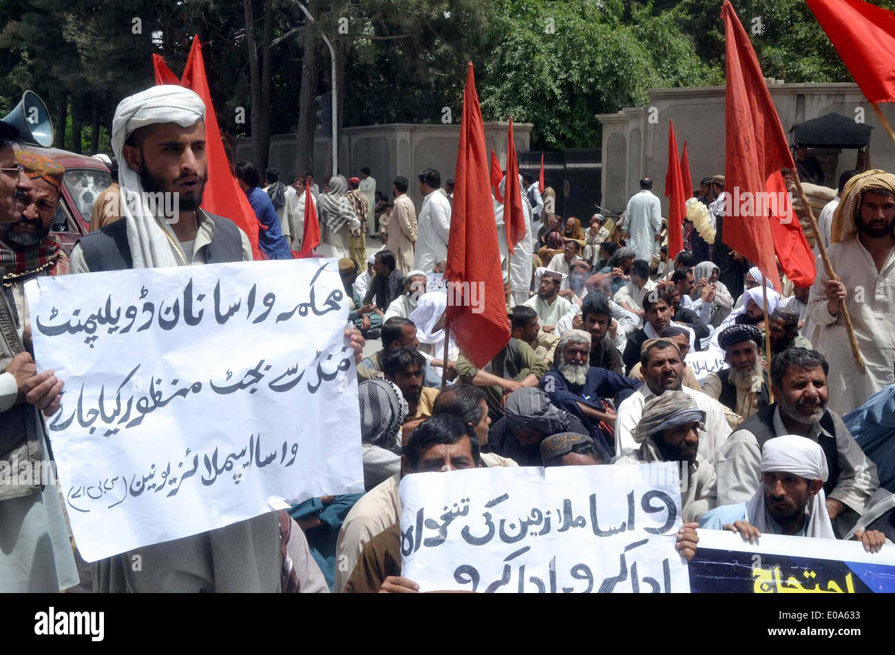 Karachi, Pakistan, 07th May, 2014. Members of Water and Sanitation ...