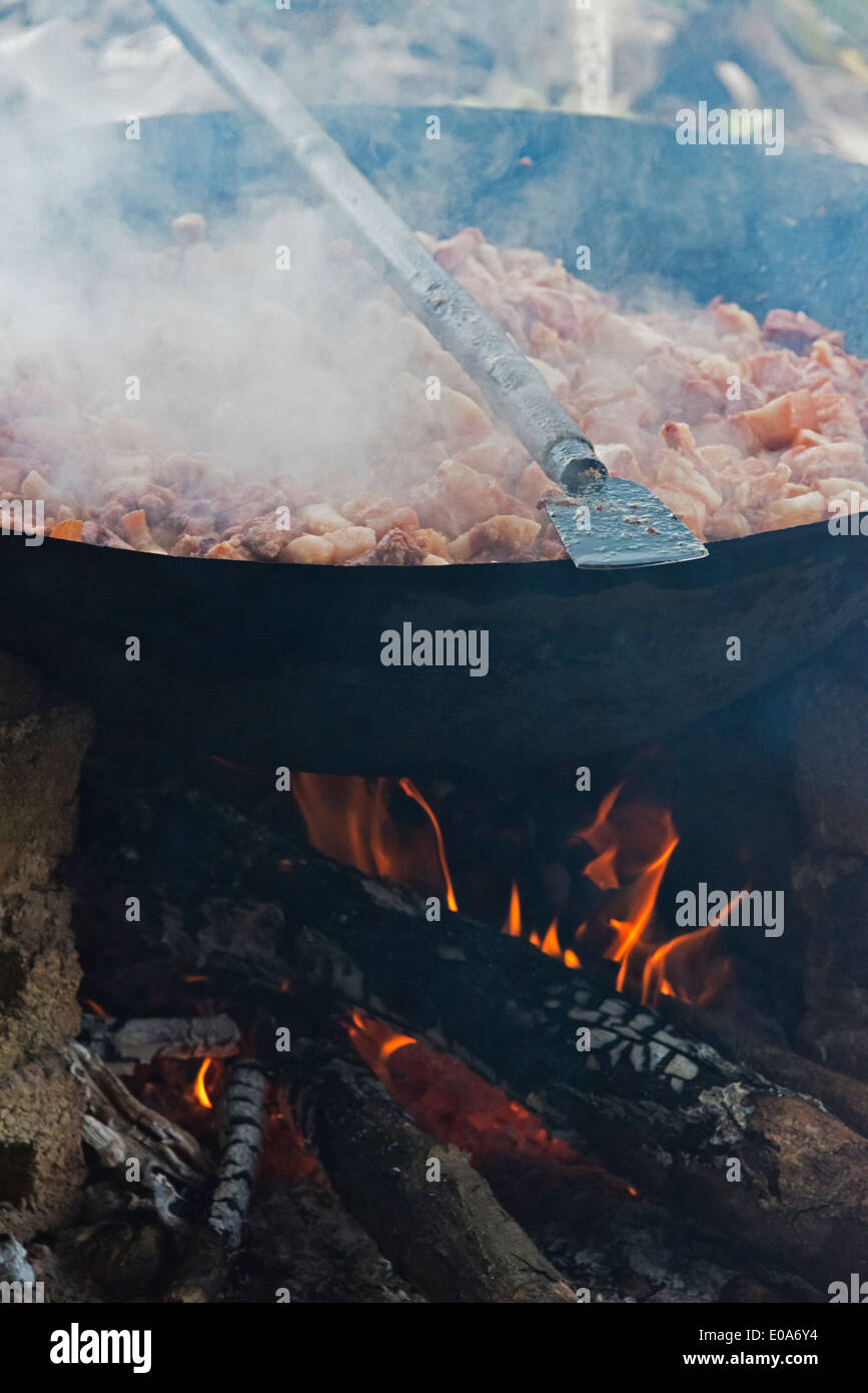 Wok on fire hi-res stock photography and images - Alamy