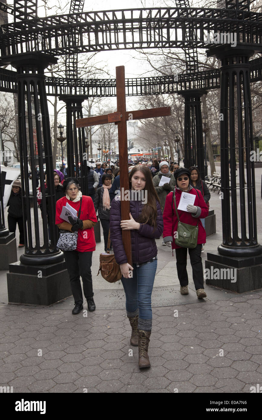 Way cross procession hi-res stock photography and images - Alamy