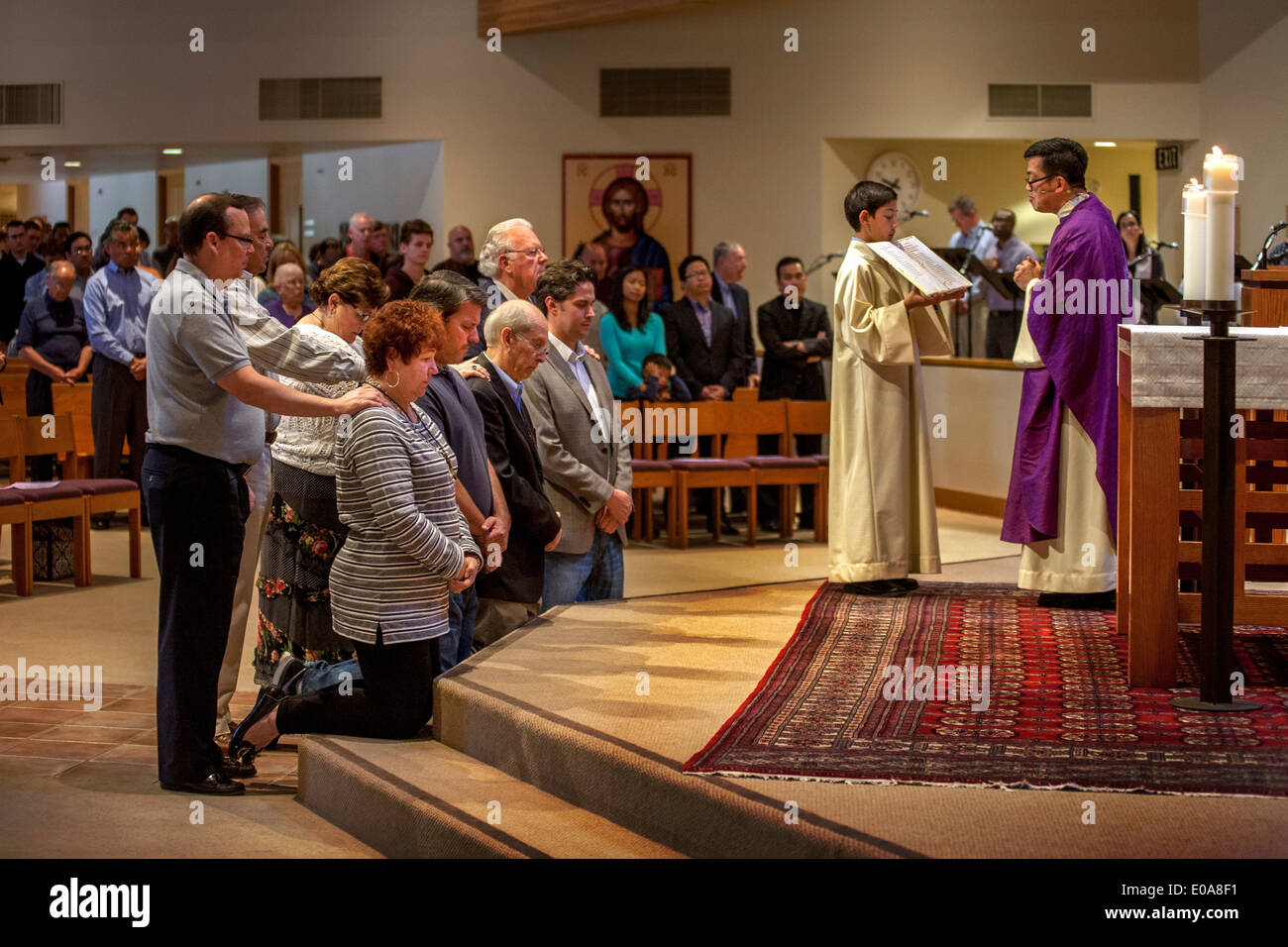 Kneel Catholic Stock Photos & Kneel Catholic Stock Images - Alamy