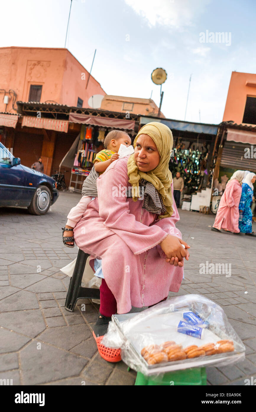 Woman medina hi-res stock photography and images - Alamy