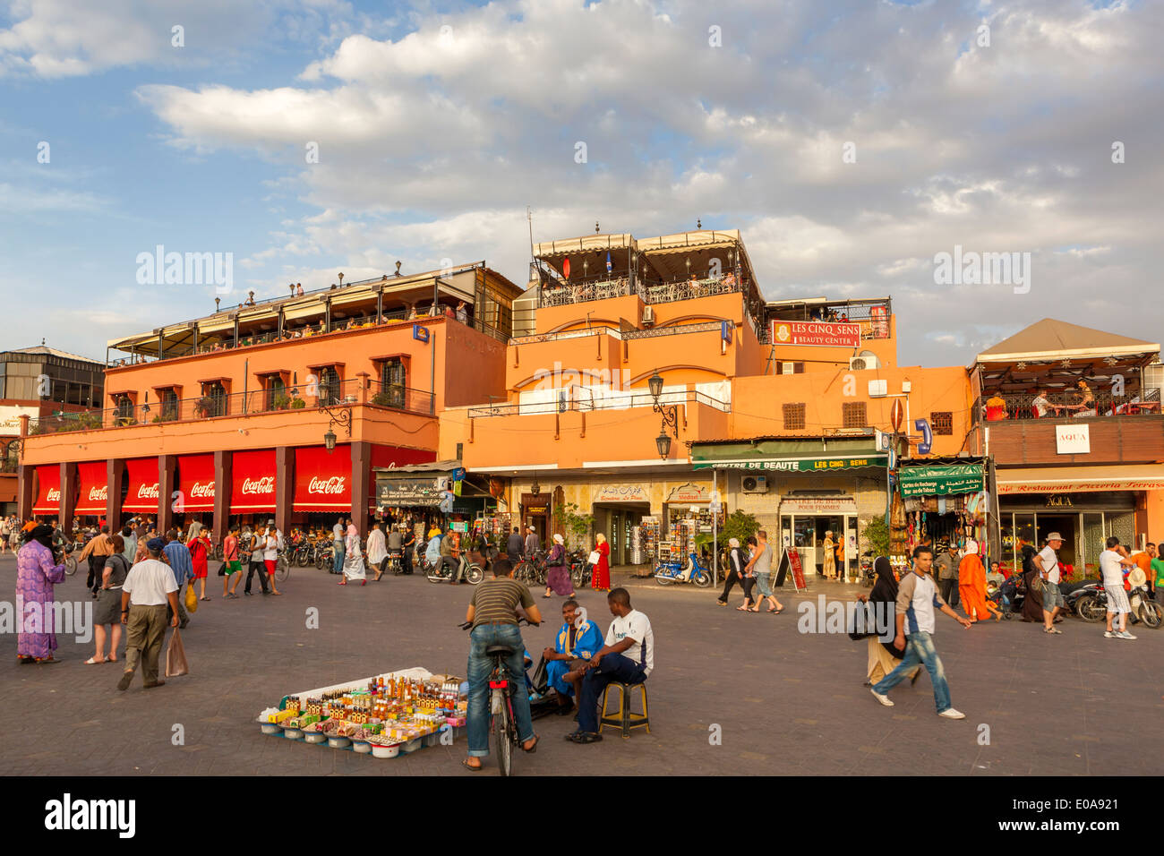 World square shopping centre hi-res stock photography and images - Alamy
