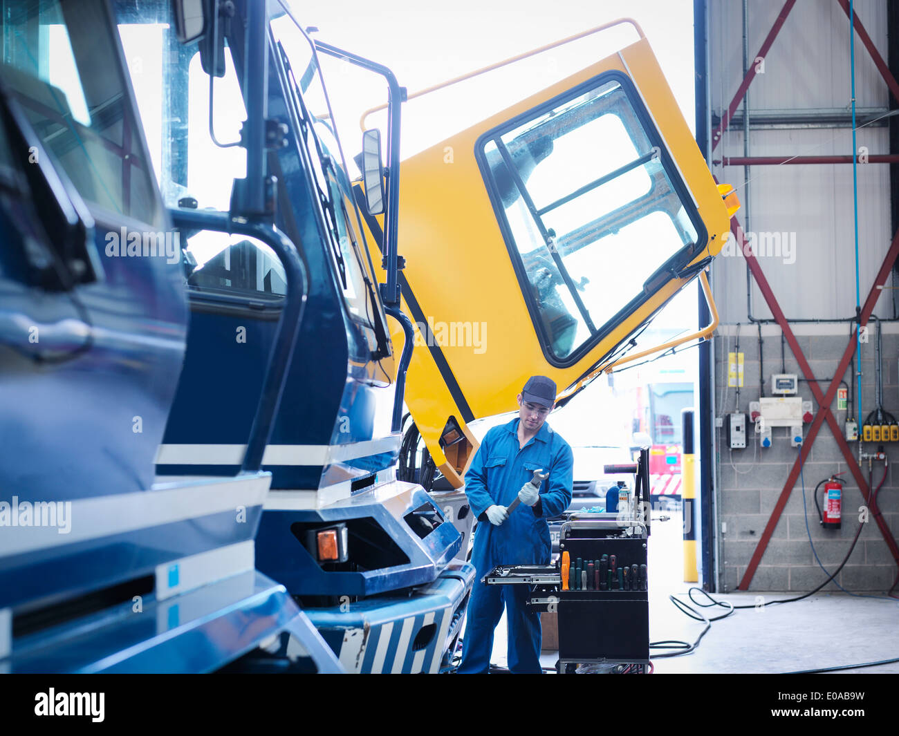 Truck Repair High Resolution Stock Photography and Images - Alamy