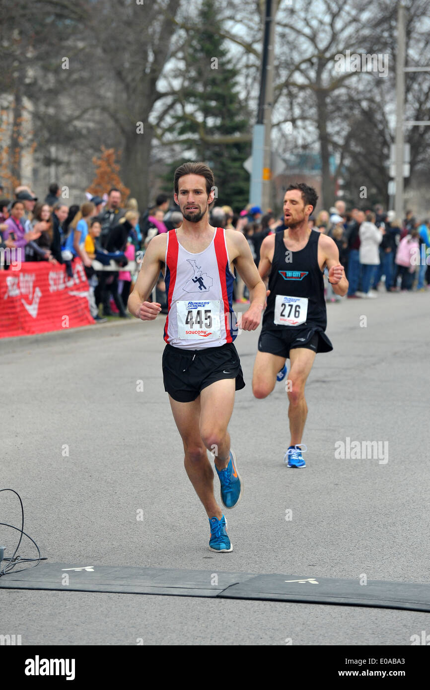 Race road running runners men two hi-res stock photography and images ...