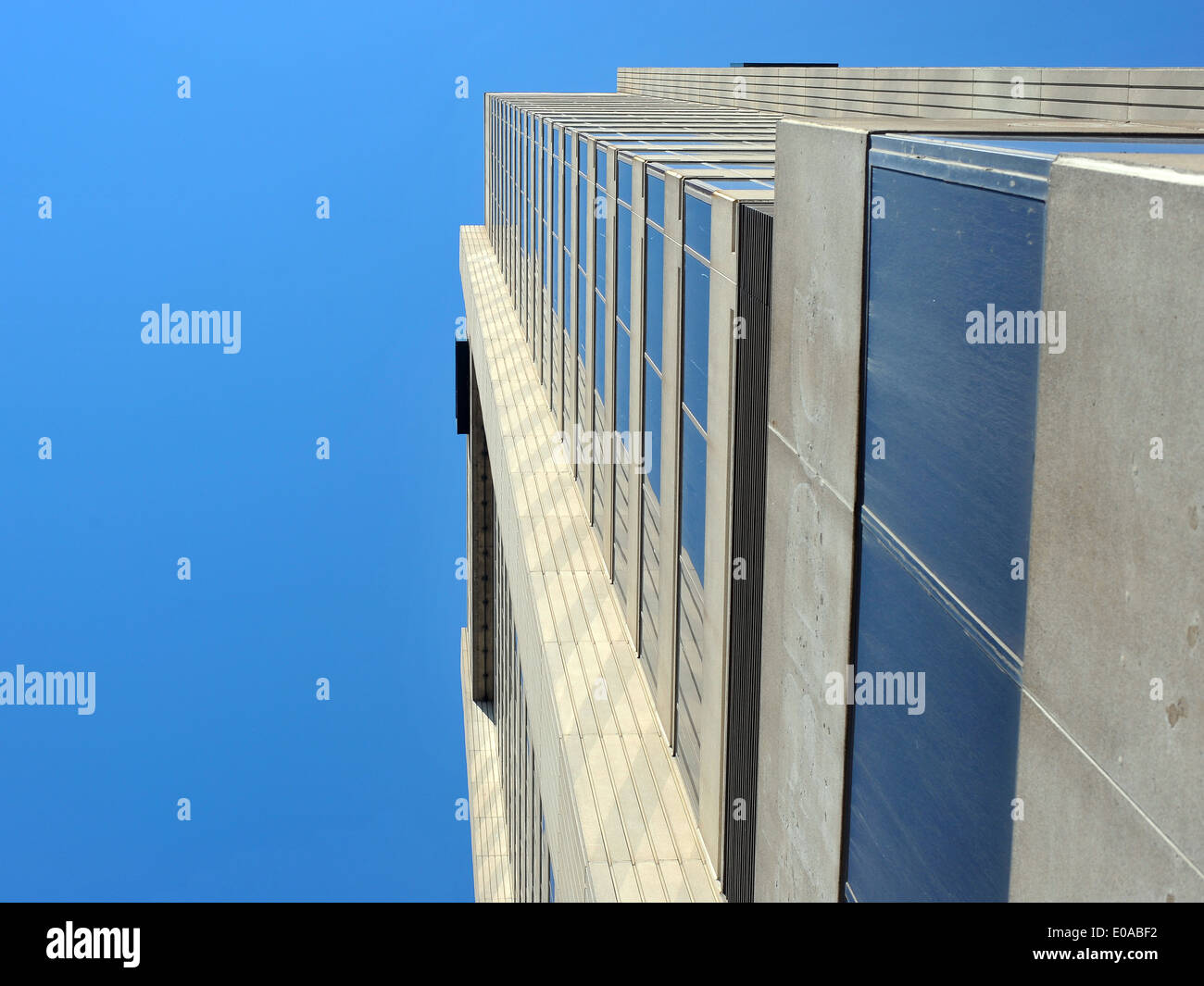 Tall office block hi-res stock photography and images - Alamy