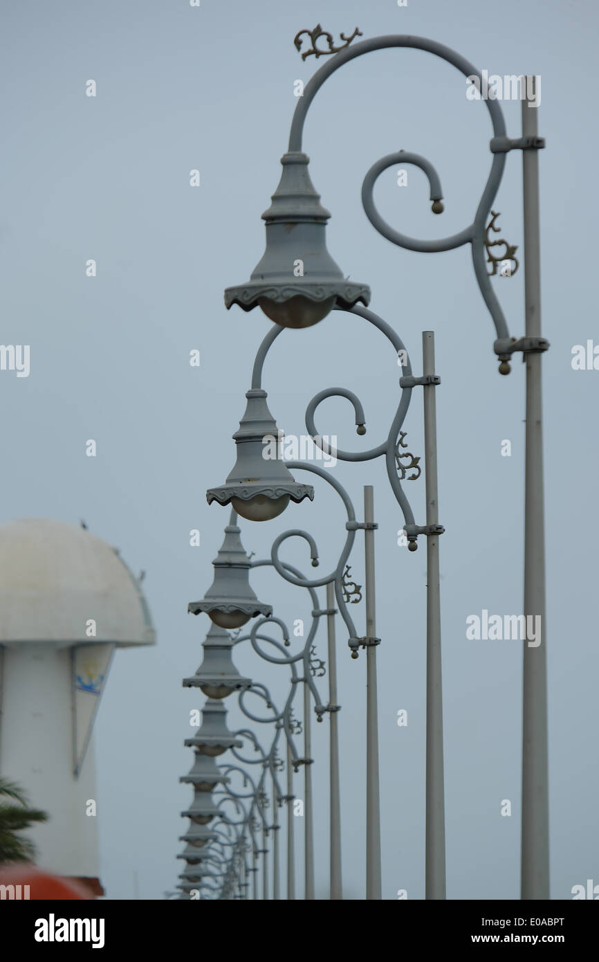 Ornate lamp posts hi-res stock photography and images - Alamy