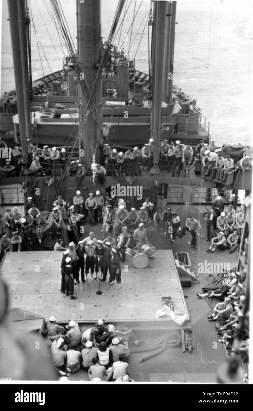 Ship in the waves Black and White Stock Photos & Images - Alamy