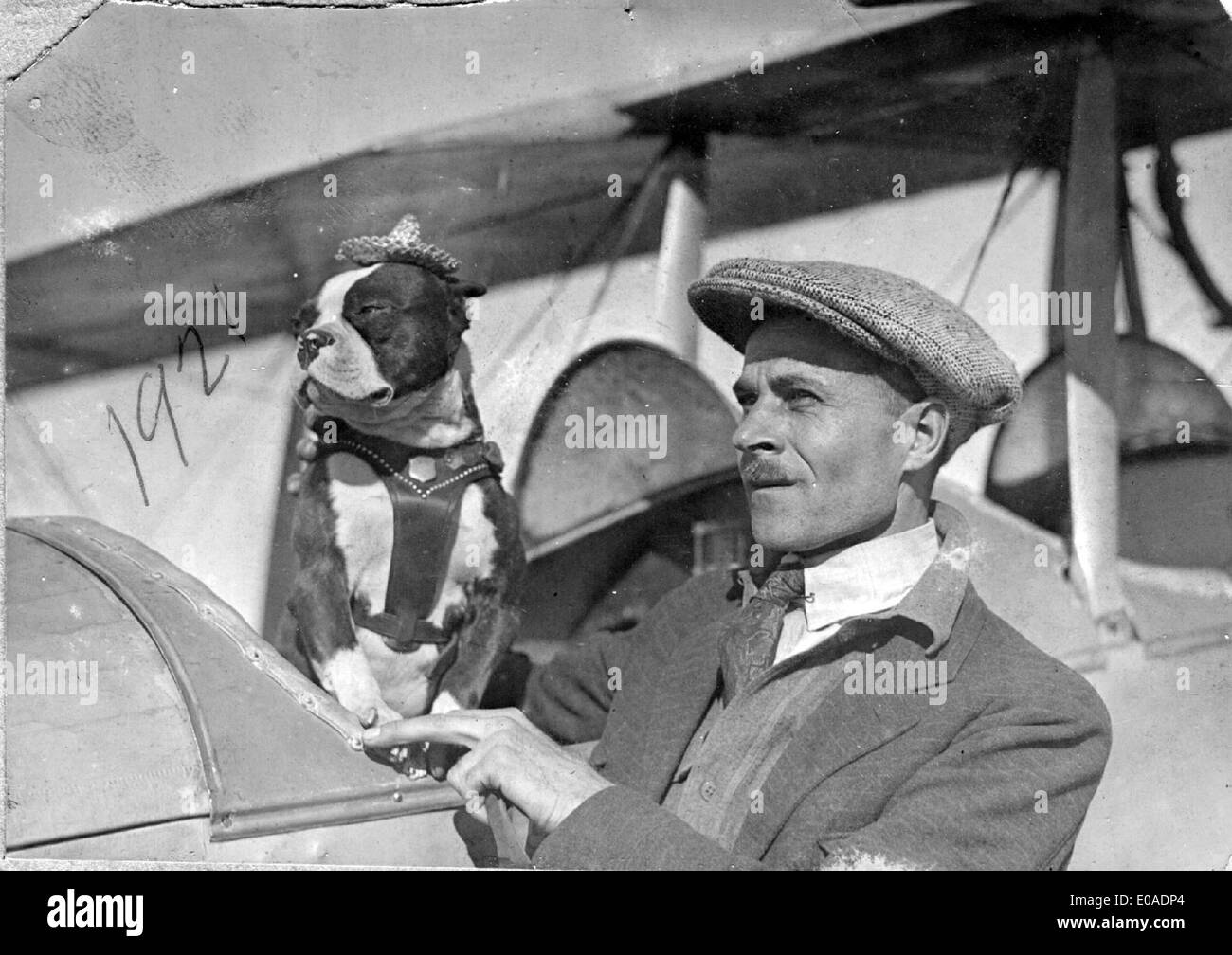 Joe Hoff was a pioneering barnstormer in the early 1920s. Known for ...