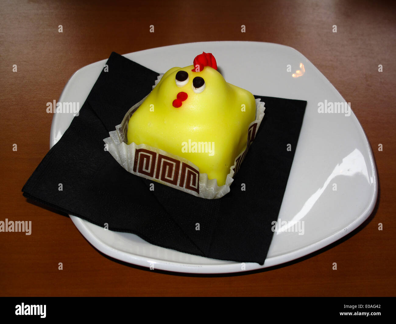 Small cake hi-res stock photography and images - Alamy