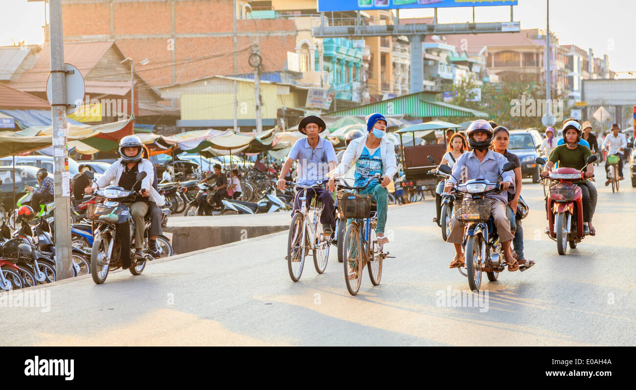 Evening traffic in Siem Reap, Cambodia Stock Photo - Alamy