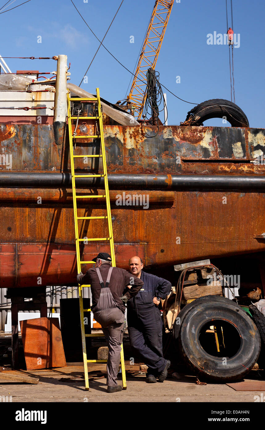 Perama shipyard hi-res stock photography and images - Alamy