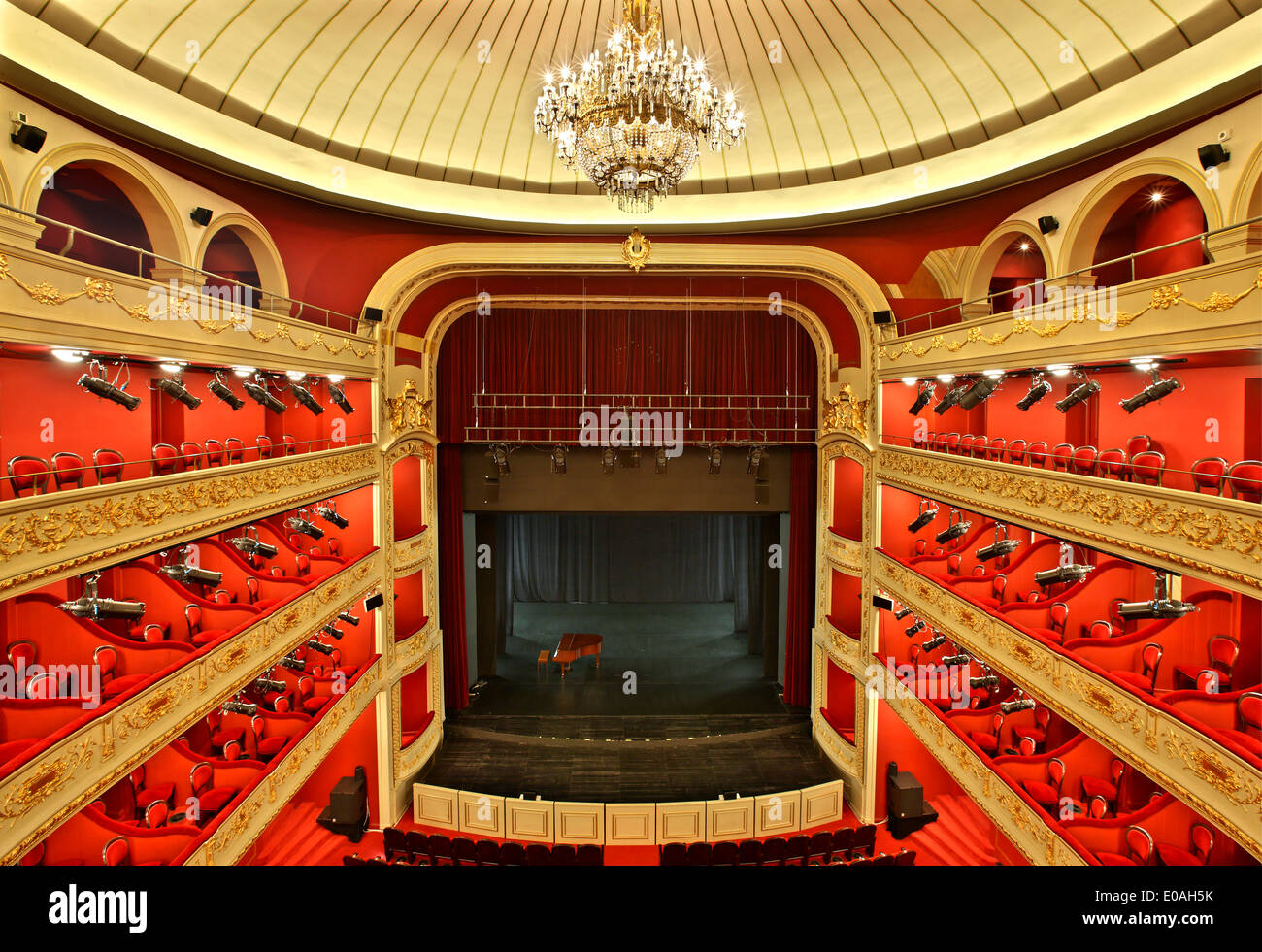 Theater box seats hi-res stock photography and images - Alamy