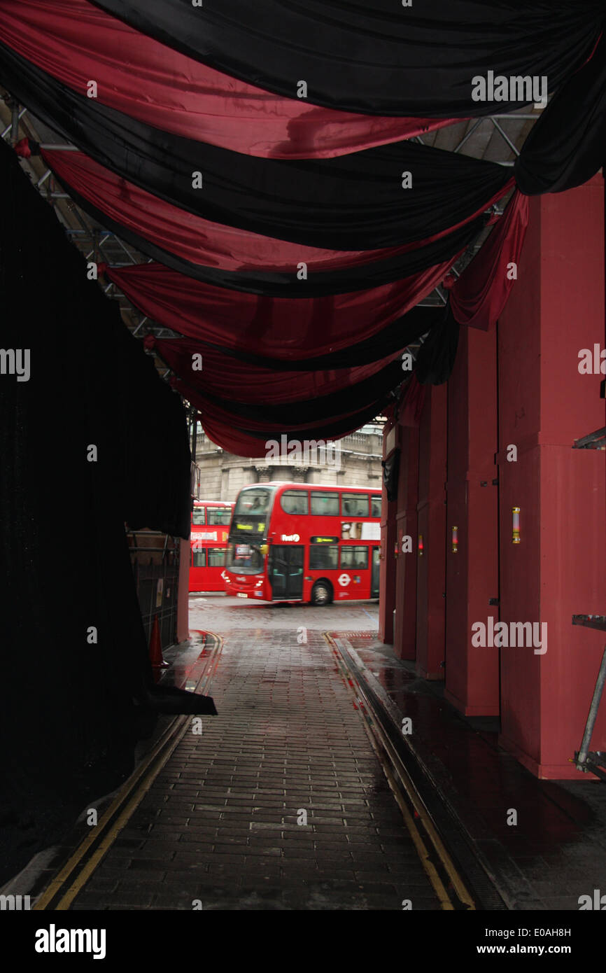Red bus roof hi-res stock photography and images - Alamy