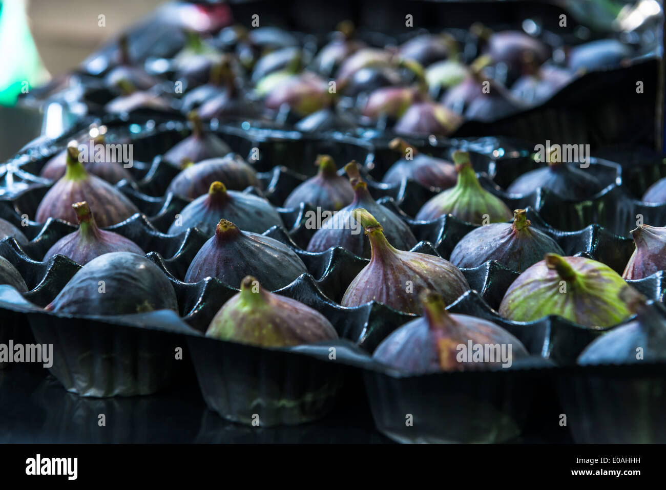 Fig stall hi-res stock photography and images - Alamy
