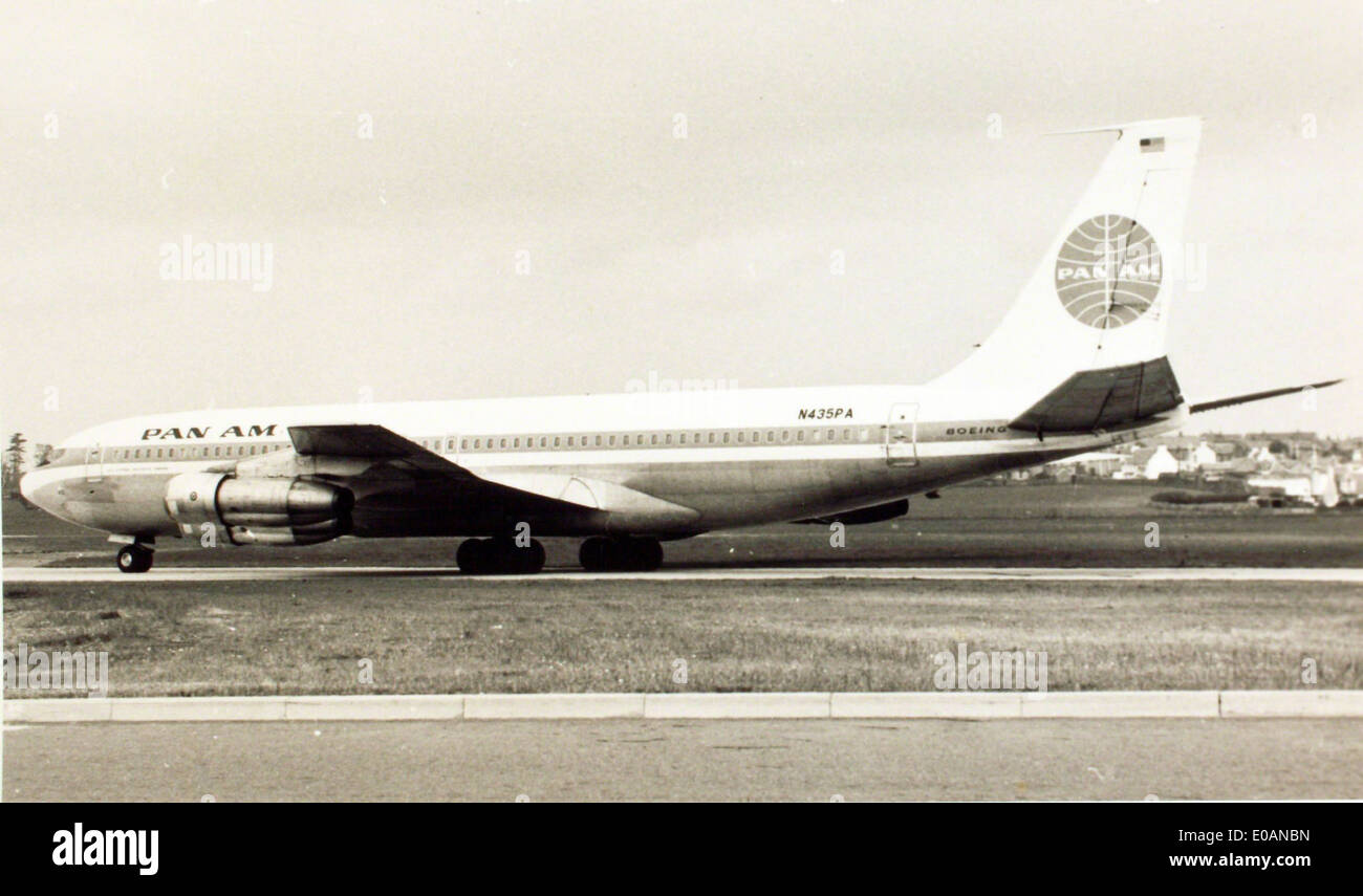 Boeing 707 320b hi-res stock photography and images - Alamy