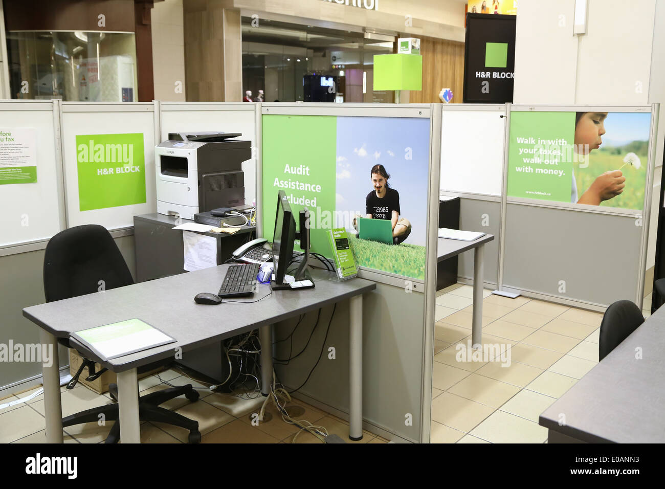H&r block hi-res stock photography and images - Alamy