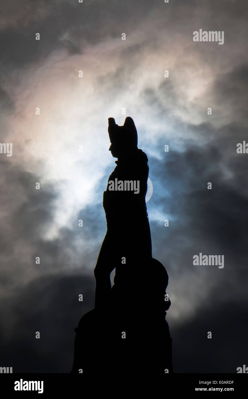 Nelson's Column Trafalgar square Silhouette against brooding sky London ...