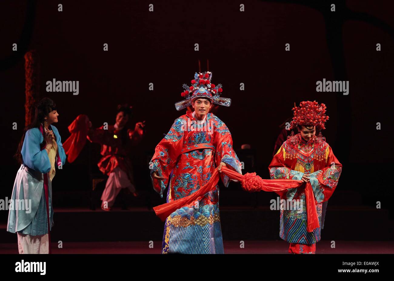 Nanjing, Beijing Opera. 9th May, 2014. Actors perform during a dress ...