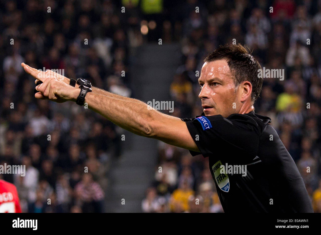 Match referee mark clattenburg hi-res stock photography and images - Alamy