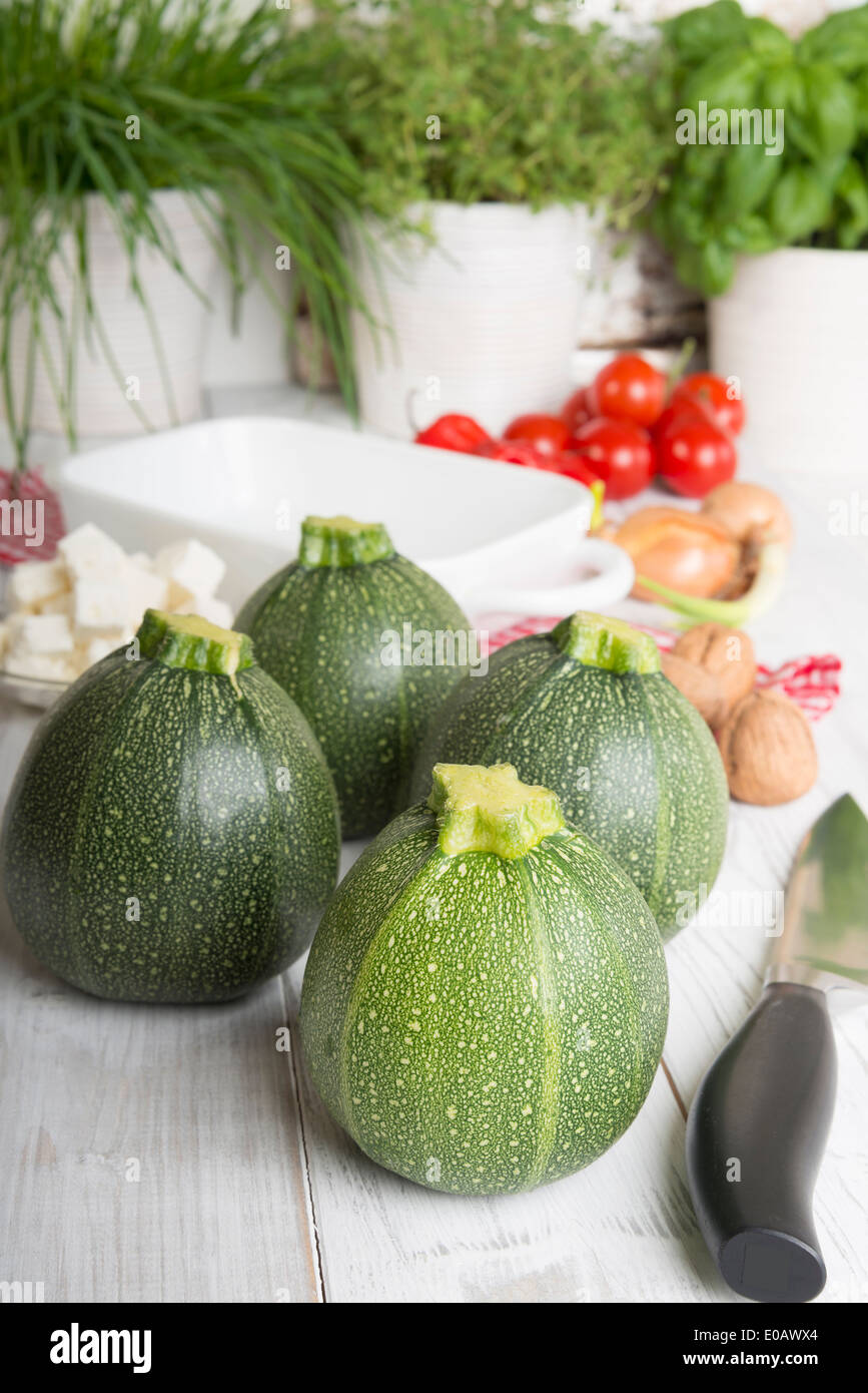 Eight ball courgette hi-res stock photography and images - Alamy