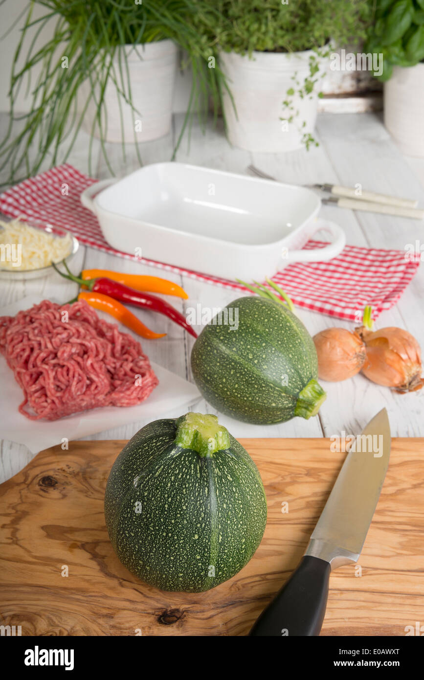 Eight ball courgette hi-res stock photography and images - Alamy