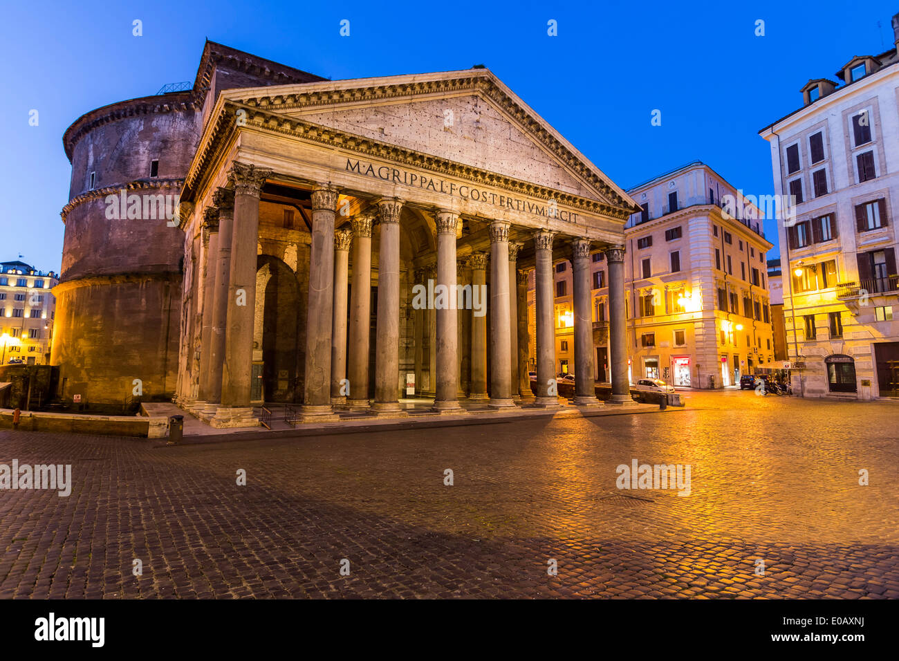 Illuminated pantheon hi-res stock photography and images - Alamy