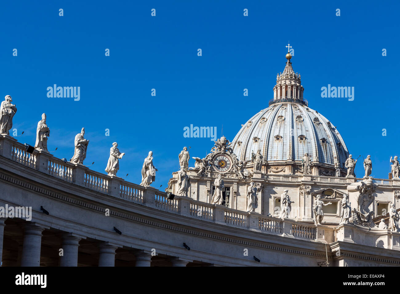 Italy, Rome, Figures of saints at St. Peter's Basilica Stock Photo - Alamy
