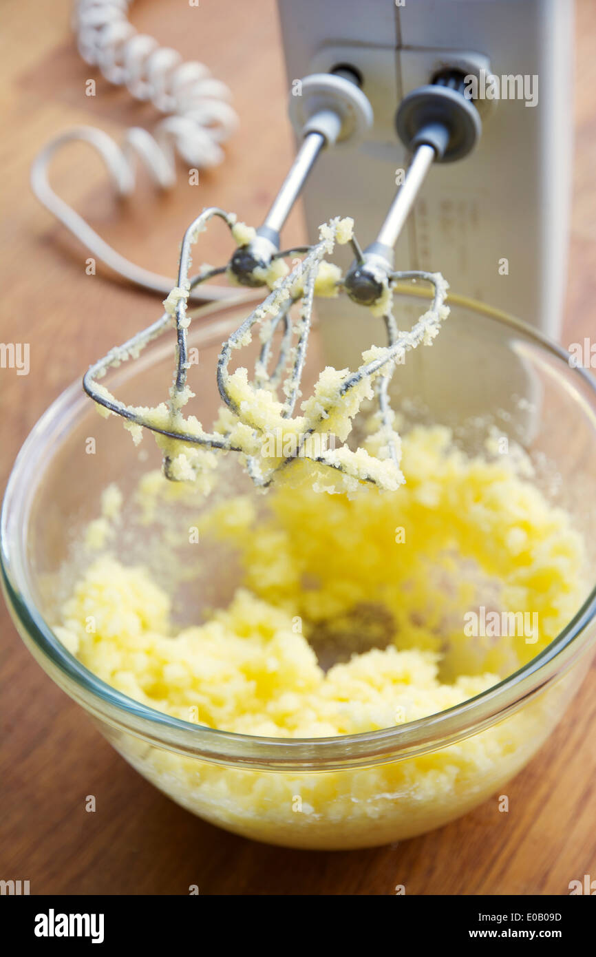 Creaming cake hi-res stock photography and images - Alamy