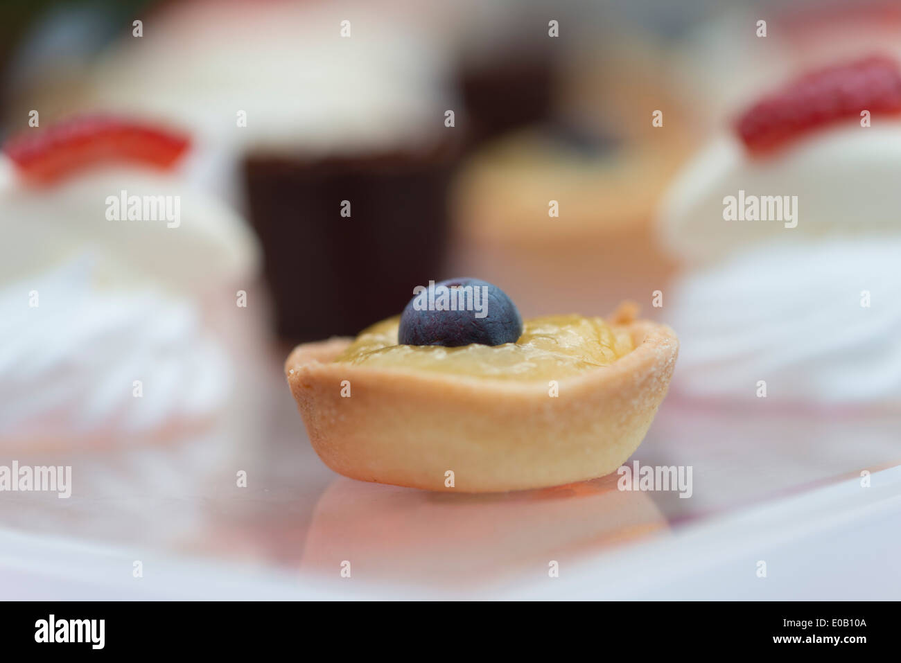 Mini meringue tart hi-res stock photography and images - Alamy