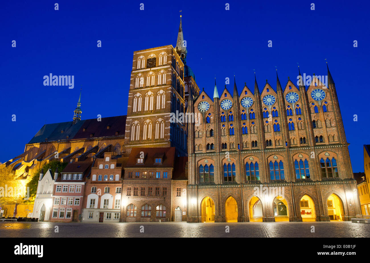 View of St. Nikolai church and the town hall (R) during twilight in ...