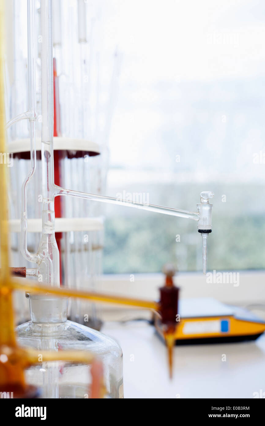 Burette hi-res stock photography and images - Alamy