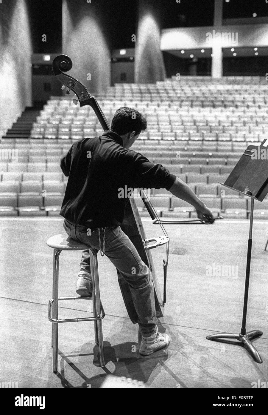 High school orchestra class hi-res stock photography and images - Alamy